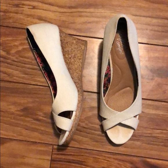 dexflex comfort | Shoes | White Wedge | Poshmark
